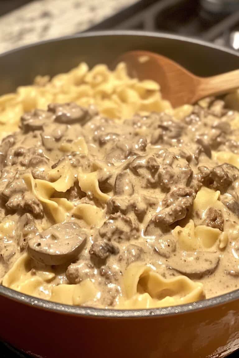 One-Pot Wonder: Easy Beef Stroganoff with Egg Noodles for Busy Moms
